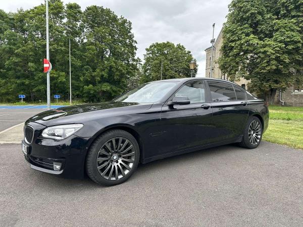 Melns BMW 750 2014 Tallina, ar dzinēja tilpumu 2.99 L un nobraukumu 296 tūkst. km par 12889 €, foto 6 vietnē AUTOMOTO.COM.LV