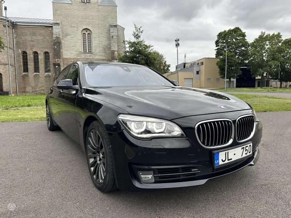 Melns BMW 750 2014 Tallina, ar dzinēja tilpumu 2.99 L un nobraukumu 296 tūkst. km par 12889 €, foto 7 vietnē AUTOMOTO.COM.LV