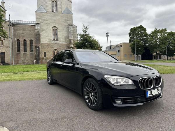 Melns BMW 750 2014 Tallina, ar dzinēja tilpumu 2.99 L un nobraukumu 296 tūkst. km par 12889 €, foto 8 vietnē AUTOMOTO.COM.LV