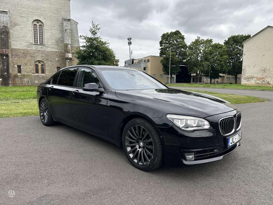 Melns BMW 750 2014 Tallina, ar dzinēja tilpumu 2.99 L un nobraukumu 296 tūkst. km par 12889 €, foto 10 vietnē AUTOMOTO.COM.LV