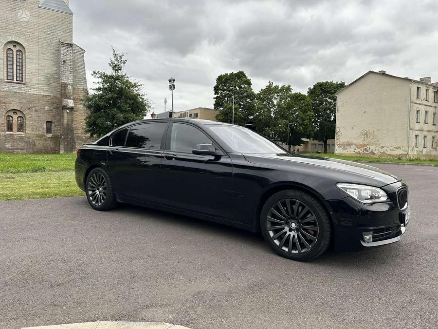 Melns BMW 750 2014 Tallina, ar dzinēja tilpumu 2.99 L un nobraukumu 296 tūkst. km par 12889 €, foto 11 vietnē AUTOMOTO.COM.LV