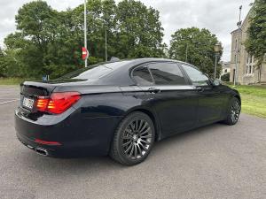 Melns BMW 750 2014 Tallina, ar dzinēja tilpumu 2.99 L un nobraukumu 296 tūkst. km par 12889 €, foto 17 vietnē AUTOMOTO.COM.LV