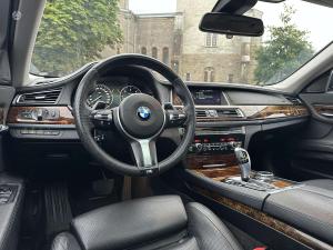 Melns BMW 750 2014 Tallina, ar dzinēja tilpumu 2.99 L un nobraukumu 296 tūkst. km par 12889 €, foto 19 vietnē AUTOMOTO.COM.LV