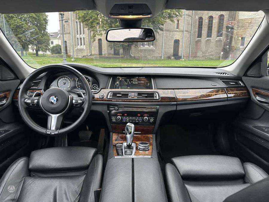 Melns BMW 750 2014 Tallina, ar dzinēja tilpumu 2.99 L un nobraukumu 296 tūkst. km par 12889 €, foto 20 vietnē AUTOMOTO.COM.LV