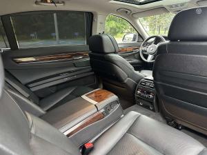 Melns BMW 750 2014 Tallina, ar dzinēja tilpumu 2.99 L un nobraukumu 296 tūkst. km par 12889 €, foto 29 vietnē AUTOMOTO.COM.LV