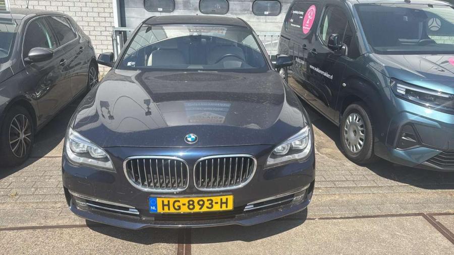 Melns BMW 750 2015 Kauņa, ar dzinēja tilpumu 2.99 L un nobraukumu 124 tūkst. km par 14650 €, foto 1 vietnē AUTOMOTO.COM.LV