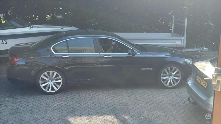 Melns BMW 750 2015 Kauņa, ar dzinēja tilpumu 2.99 L un nobraukumu 124 tūkst. km par 14650 €, foto 8 vietnē AUTOMOTO.COM.LV