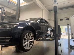 Melns BMW 750 2015 Kauņa, ar dzinēja tilpumu 2.99 L un nobraukumu 124 tūkst. km par 14650 €, foto 9 vietnē AUTOMOTO.COM.LV