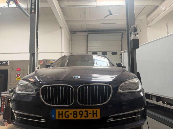 Melns BMW 750 2015 Kauņa, ar dzinēja tilpumu 2.99 L un nobraukumu 124 tūkst. km par 14650 €, foto 9 vietnē AUTOMOTO.COM.LV