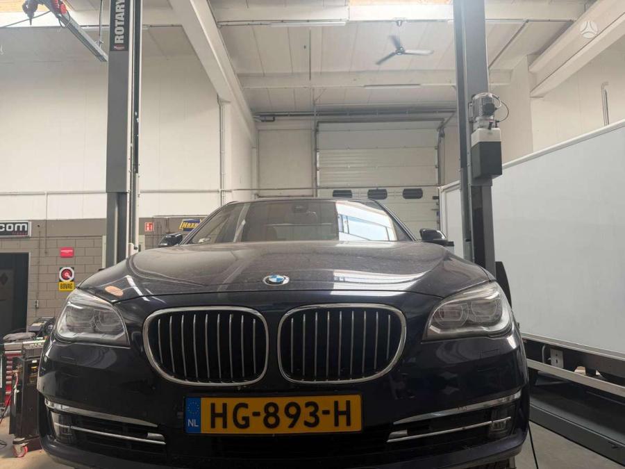 Melns BMW 750 2015 Kauņa, ar dzinēja tilpumu 2.99 L un nobraukumu 124 tūkst. km par 14650 €, foto 10 vietnē AUTOMOTO.COM.LV