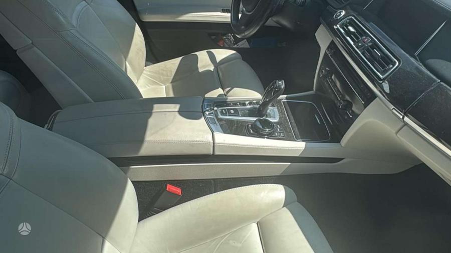 Melns BMW 750 2015 Kauņa, ar dzinēja tilpumu 2.99 L un nobraukumu 124 tūkst. km par 14650 €, foto 12 vietnē AUTOMOTO.COM.LV