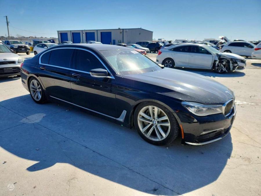 Black BMW 750 2016 in Vilnius, with an engine capacity of 4.40 L and mileage of 246 thousand km for 9999 €, photo 3 on AUTOMOTO.COM.LV