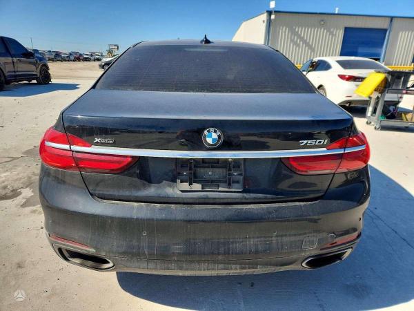Melns BMW 750 2016 Viļņa, ar dzinēja tilpumu 4.40 L un nobraukumu 246 tūkst. km par 9999 €, foto 6 vietnē AUTOMOTO.COM.LV