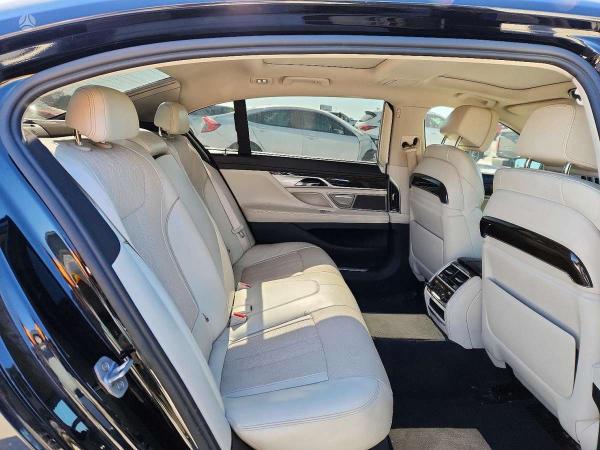 Melns BMW 750 2016 Viļņa, ar dzinēja tilpumu 4.40 L un nobraukumu 246 tūkst. km par 9999 €, foto 11 vietnē AUTOMOTO.COM.LV