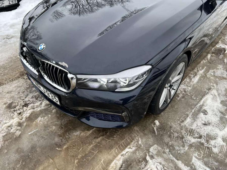 Melns BMW 750 2016 Kauņa, ar dzinēja tilpumu 4.40 L un nobraukumu 150 tūkst. km par 12400 €, foto 5 vietnē AUTOMOTO.COM.LV