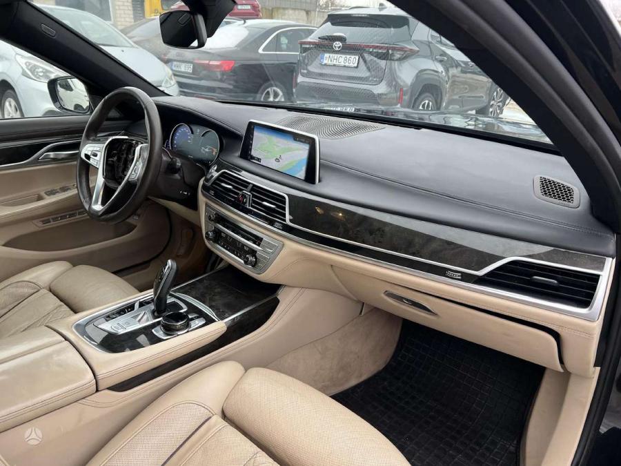 Melns BMW 750 2016 Kauņa, ar dzinēja tilpumu 4.40 L un nobraukumu 150 tūkst. km par 12400 €, foto 12 vietnē AUTOMOTO.COM.LV
