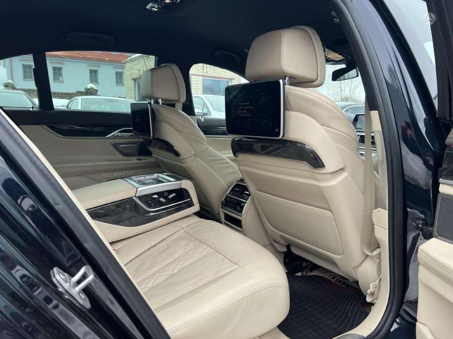 Melns BMW 750 2016 Kauņa, ar dzinēja tilpumu 4.40 L un nobraukumu 150 tūkst. km par 12400 €, foto 13 vietnē AUTOMOTO.COM.LV