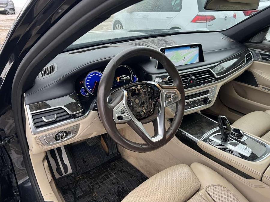 Melns BMW 750 2016 Kauņa, ar dzinēja tilpumu 4.40 L un nobraukumu 150 tūkst. km par 12400 €, foto 17 vietnē AUTOMOTO.COM.LV