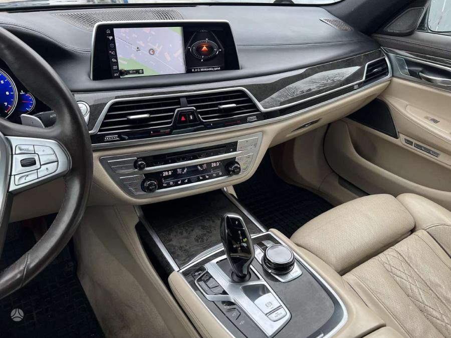 Melns BMW 750 2016 Kauņa, ar dzinēja tilpumu 4.40 L un nobraukumu 150 tūkst. km par 12400 €, foto 20 vietnē AUTOMOTO.COM.LV