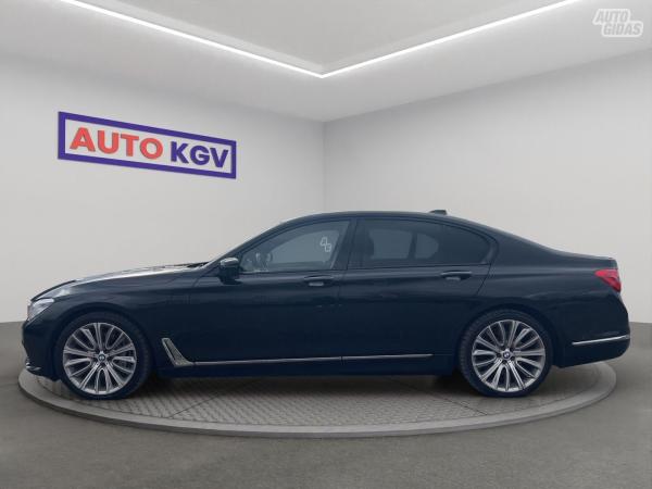Black BMW 750 2016 in Vilnius, with an engine capacity of 3.00 L and mileage of 302 thousand km for 17999 €, photo 2 on AUTOMOTO.COM.LV