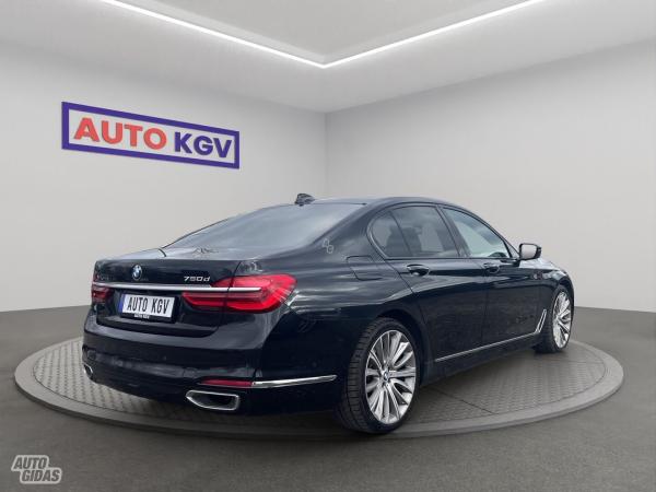 Black BMW 750 2016 in Vilnius, with an engine capacity of 3.00 L and mileage of 302 thousand km for 17999 €, photo 5 on AUTOMOTO.COM.LV