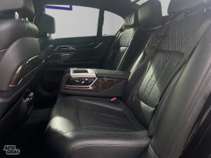 Melns BMW 750 2016 Viļņa, ar dzinēja tilpumu 3.00 L un nobraukumu 302 tūkst. km par 17999 €, foto 11 vietnē AUTOMOTO.COM.LV