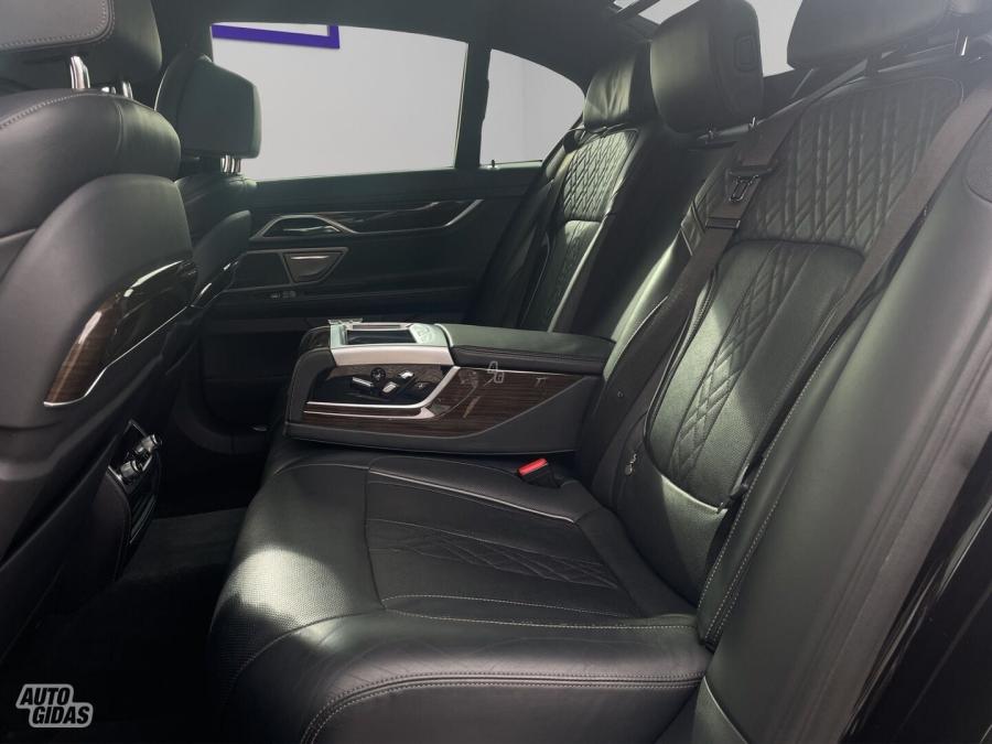 Melns BMW 750 2016 Viļņa, ar dzinēja tilpumu 3.00 L un nobraukumu 302 tūkst. km par 17999 €, foto 11 vietnē AUTOMOTO.COM.LV