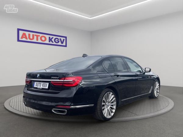 Black BMW 750 2016 in Vilnius, with an engine capacity of 3.00 L and mileage of 302 thousand km for 17999 €, photo 5 on AUTOMOTO.COM.LV