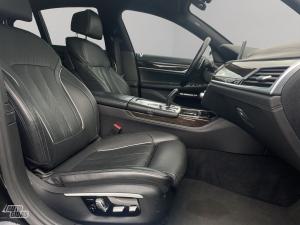 Melns BMW 750 2016 Viļņa, ar dzinēja tilpumu 3.00 L un nobraukumu 302 tūkst. km par 17999 €, foto 9 vietnē AUTOMOTO.COM.LV
