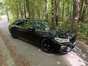 Black BMW 750 2016 in Vilnius, with an engine capacity of 4.40 L and mileage of 127 thousand km for 20500 €, photo 4 on AUTOMOTO.COM.LV