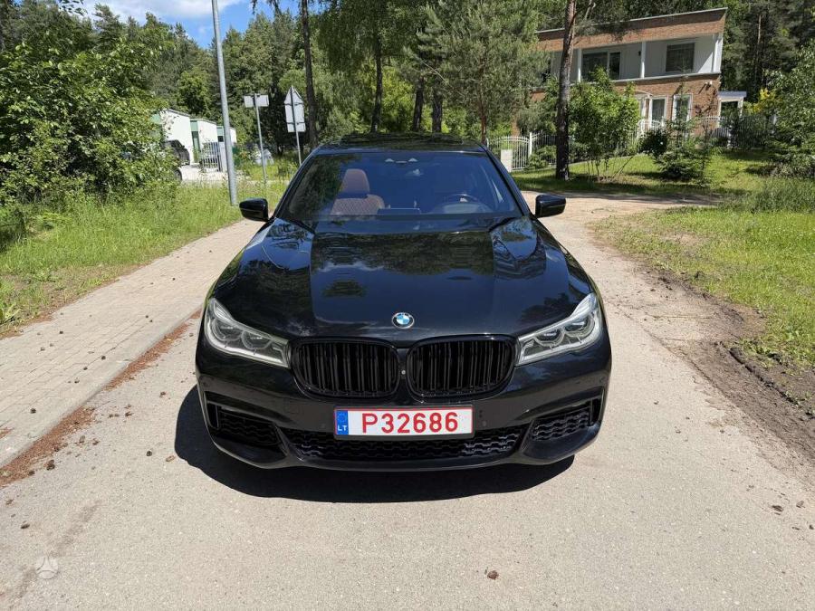Black BMW 750 2016 in Vilnius, with an engine capacity of 4.40 L and mileage of 127 thousand km for 20500 €, photo 9 on AUTOMOTO.COM.LV