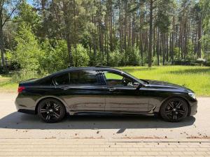 Black BMW 750 2016 in Vilnius, with an engine capacity of 4.40 L and mileage of 127 thousand km for 20500 €, photo 11 on AUTOMOTO.COM.LV