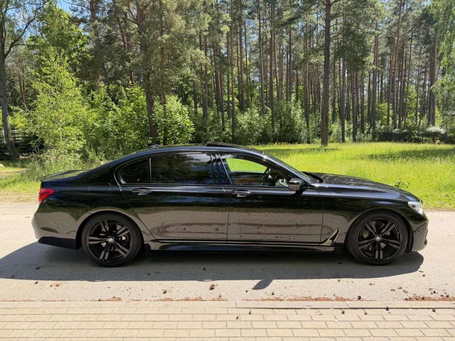 Black BMW 750 2016 in Vilnius, with an engine capacity of 4.40 L and mileage of 127 thousand km for 20500 €, photo 11 on AUTOMOTO.COM.LV