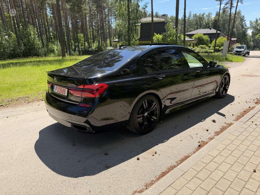 Black BMW 750 2016 in Vilnius, with an engine capacity of 4.40 L and mileage of 127 thousand km for 20500 €, photo 12 on AUTOMOTO.COM.LV