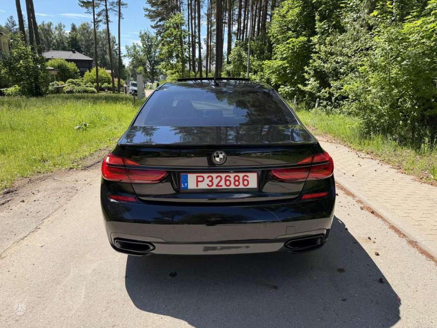 Black BMW 750 2016 in Vilnius, with an engine capacity of 4.40 L and mileage of 127 thousand km for 20500 €, photo 13 on AUTOMOTO.COM.LV