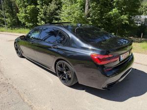 Black BMW 750 2016 in Vilnius, with an engine capacity of 4.40 L and mileage of 127 thousand km for 20500 €, photo 14 on AUTOMOTO.COM.LV