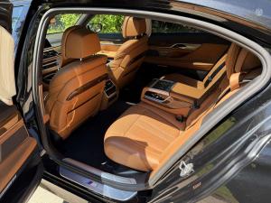 Black BMW 750 2016 in Vilnius, with an engine capacity of 4.40 L and mileage of 127 thousand km for 20500 €, photo 22 on AUTOMOTO.COM.LV