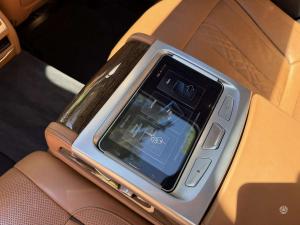 Black BMW 750 2016 in Vilnius, with an engine capacity of 4.40 L and mileage of 127 thousand km for 20500 €, photo 25 on AUTOMOTO.COM.LV
