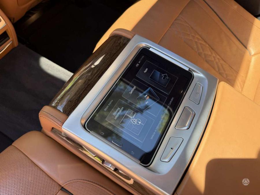 Black BMW 750 2016 in Vilnius, with an engine capacity of 4.40 L and mileage of 127 thousand km for 20500 €, photo 25 on AUTOMOTO.COM.LV