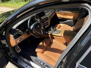 Black BMW 750 2016 in Vilnius, with an engine capacity of 4.40 L and mileage of 127 thousand km for 20500 €, photo 33 on AUTOMOTO.COM.LV