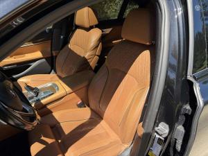Black BMW 750 2016 in Vilnius, with an engine capacity of 4.40 L and mileage of 127 thousand km for 20500 €, photo 34 on AUTOMOTO.COM.LV