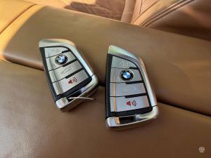 Black BMW 750 2016 in Vilnius, with an engine capacity of 4.40 L and mileage of 127 thousand km for 20500 €, photo 37 on AUTOMOTO.COM.LV