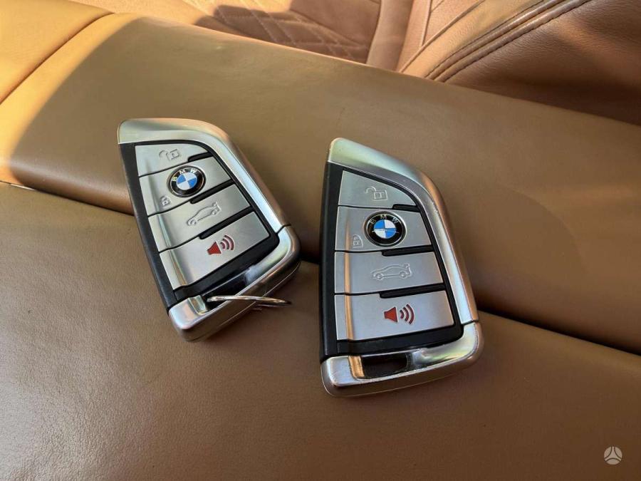 Black BMW 750 2016 in Vilnius, with an engine capacity of 4.40 L and mileage of 127 thousand km for 20500 €, photo 37 on AUTOMOTO.COM.LV