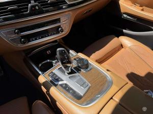 Black BMW 750 2016 in Vilnius, with an engine capacity of 4.40 L and mileage of 127 thousand km for 20500 €, photo 38 on AUTOMOTO.COM.LV
