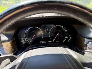 Black BMW 750 2016 in Vilnius, with an engine capacity of 4.40 L and mileage of 127 thousand km for 20500 €, photo 43 on AUTOMOTO.COM.LV