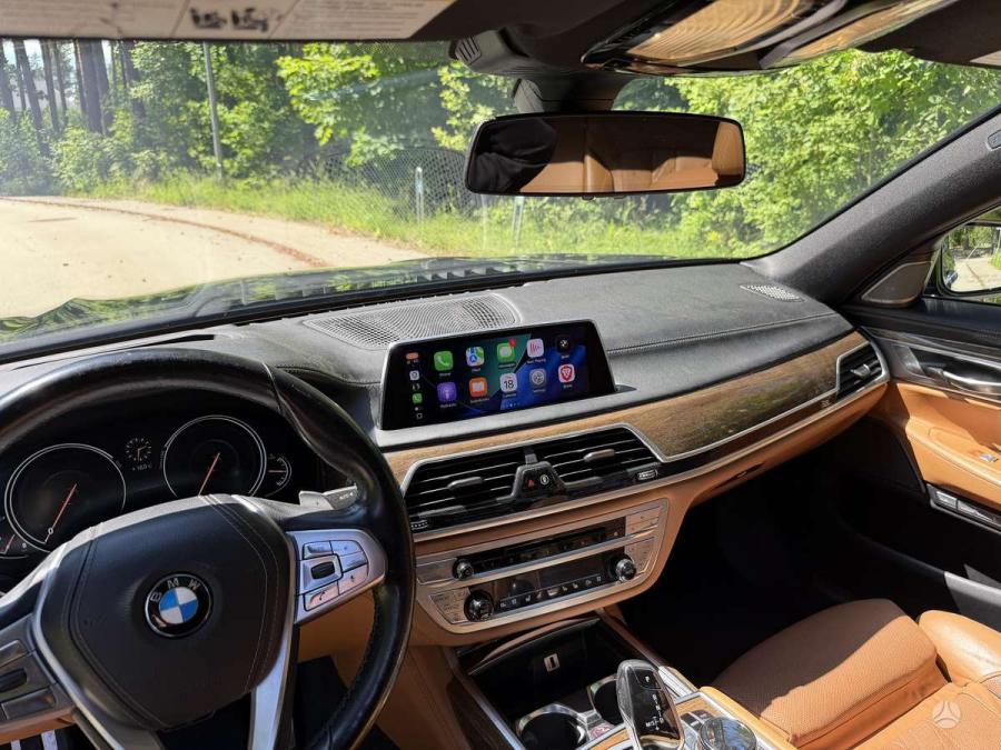 Black BMW 750 2016 in Vilnius, with an engine capacity of 4.40 L and mileage of 127 thousand km for 20500 €, photo 44 on AUTOMOTO.COM.LV