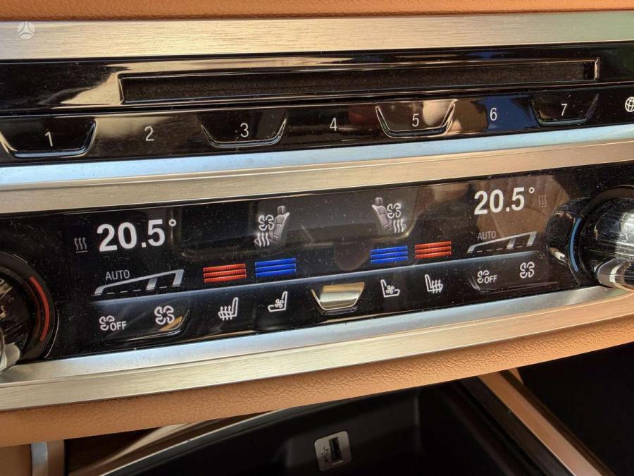 Black BMW 750 2016 in Vilnius, with an engine capacity of 4.40 L and mileage of 127 thousand km for 20500 €, photo 45 on AUTOMOTO.COM.LV