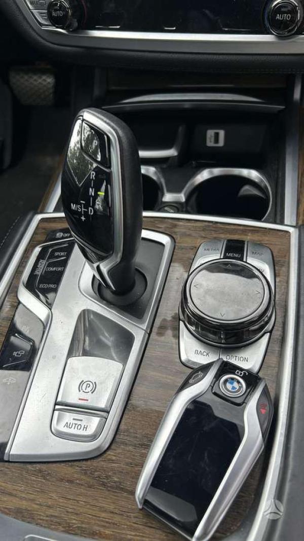 Melns BMW 750 2016 Kauņa, ar dzinēja tilpumu 4.40 L un nobraukumu 90 tūkst. km par 9750 €, foto 5 vietnē AUTOMOTO.COM.LV