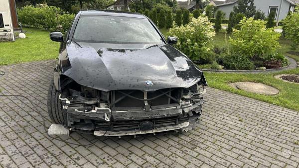 Melns BMW 750 2016 Kauņa, ar dzinēja tilpumu 4.40 L un nobraukumu 90 tūkst. km par 9750 €, foto 6 vietnē AUTOMOTO.COM.LV