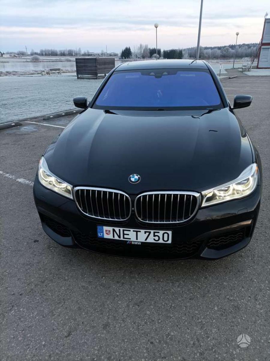 Black BMW 750 2016 in Vilnius, with an engine capacity of 4.40 L and mileage of 205 thousand km for 26000 €, photo 3 on AUTOMOTO.COM.LV
